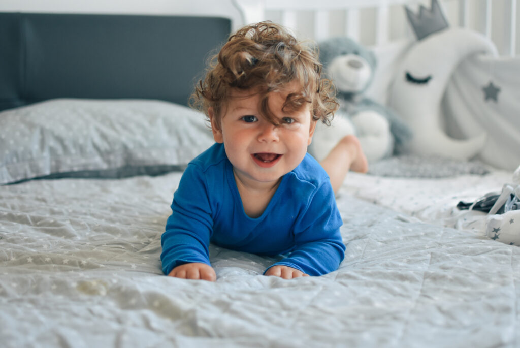 Kūdikio miego ir būdravimo laikas pagal amžių: Nuo gimimo iki 12 ...